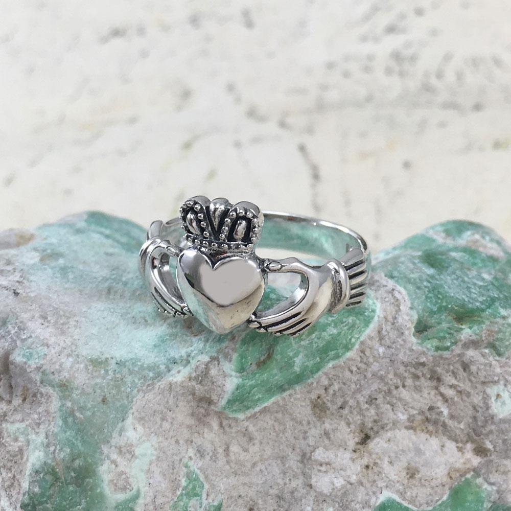 Anillo Claddagh celta de plata de ley TRI1118